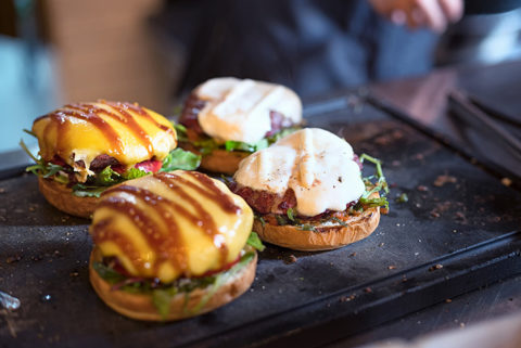 The 9 Best Burgers in Connecticut! | blackcatgrille.com